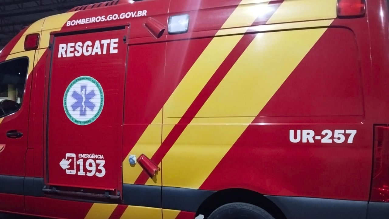 Idoso é levado ao HEANA após quase perder os dedos durante manuseio de ...